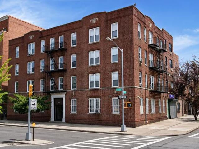 41 01 69th St, Queens, NY 11377