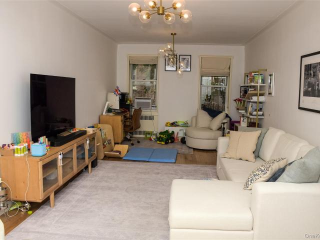 41 30 46th Street 3 D