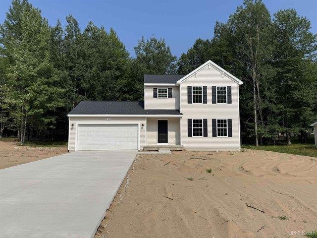 41 Tipperary Rd, Gladstone, MI 49837
