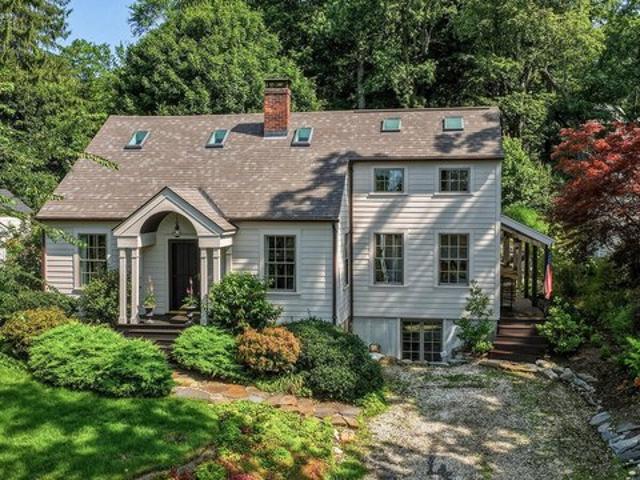 41 Tucker St, Lenox, MA 01240