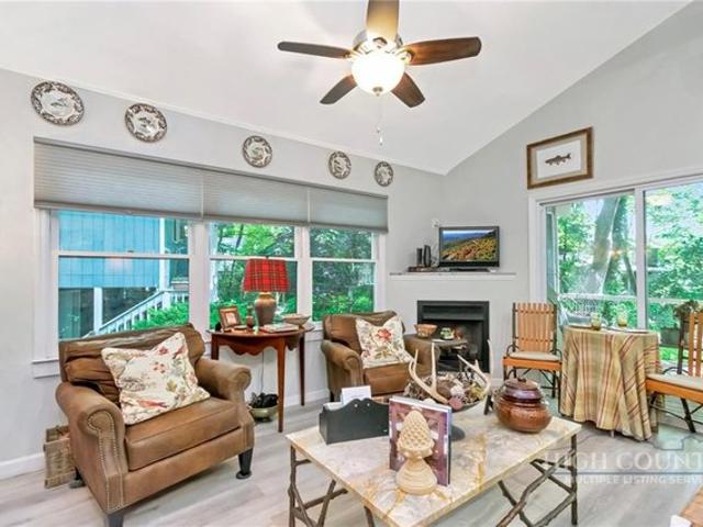 41 Valley Ln, Newland, NC 28657