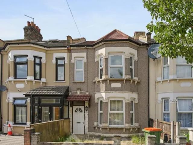 41 Victoria Avenue, London, E6 1EX, United Kingdom | 4 bed apartment for rent #114908883 | Rentberry