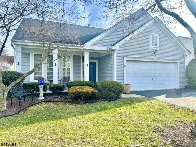 41 Victoria Dr, White Township, NJ 07823