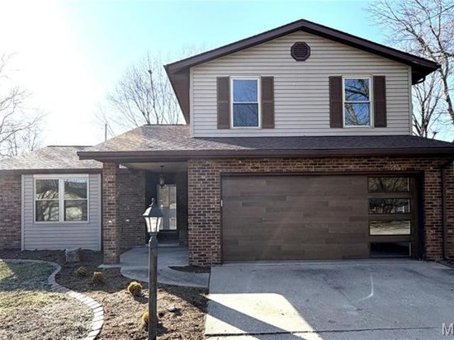 41 Village Dr, Belleville, IL 62226