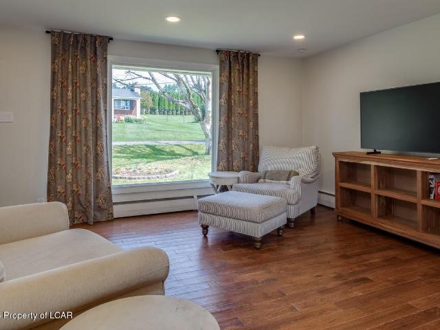 41 W Meadow Street