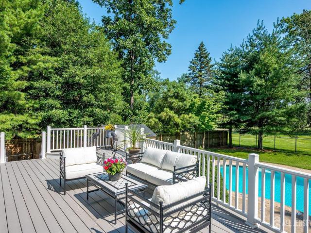 41 W Calvert Avenue