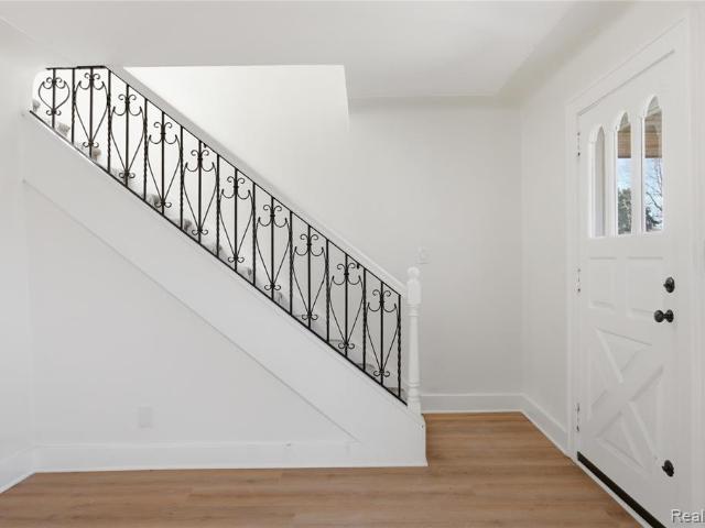 41 W George Avenue