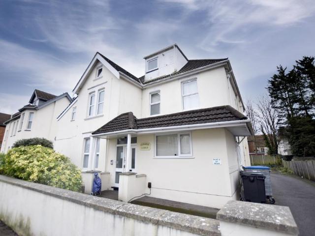 41 Westby Road, Bournemouth, 2 bed flat to rent £1,050 pcm £242 pw