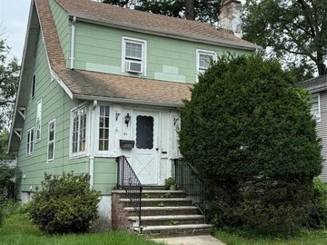 41 Westervelt Pl, Westwood, NJ 07675