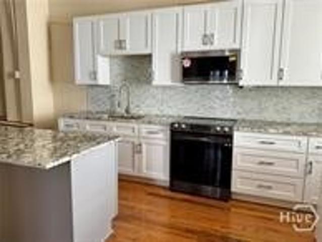 41 Whitaker Street # B