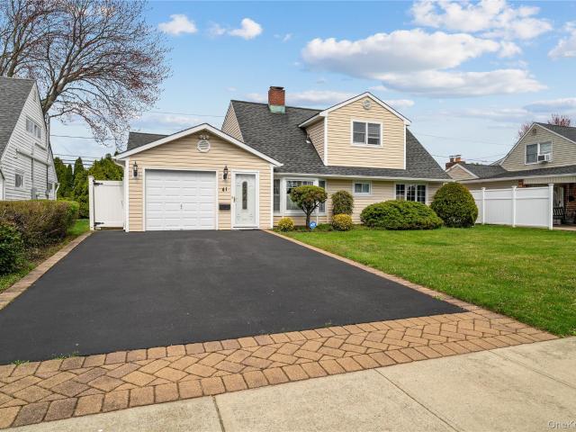 41 Winter Ln, Hicksville, NY 11801 | MLS #980879