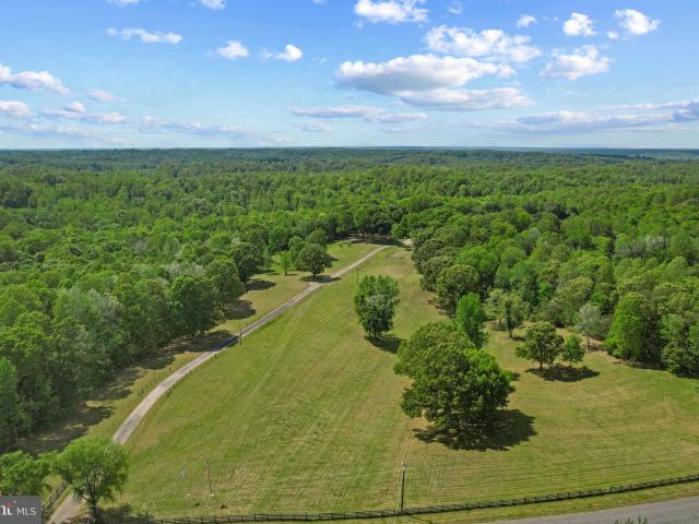 41 Wood Landing Rd, Fredericksburg, VA 22405 | MLS #VAST2047 | Compass