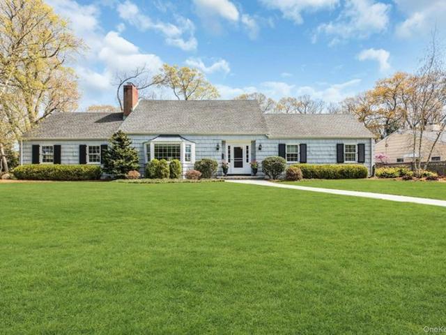 41 Yoakum St, Farmingdale, NY 11735