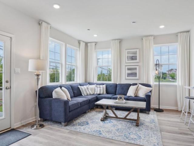 41 Alexander Way