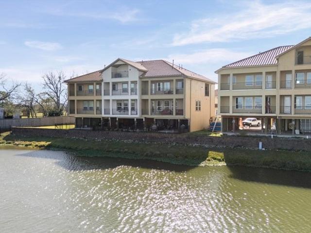 41 Armand Shore Dr, Pasadena, TX 77058