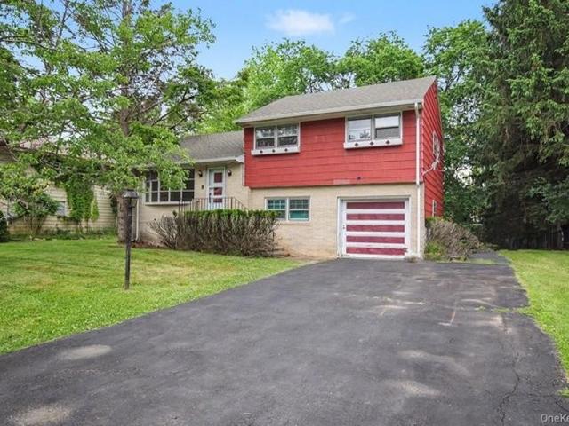 41 Beers Dr, Middletown, NY 10940