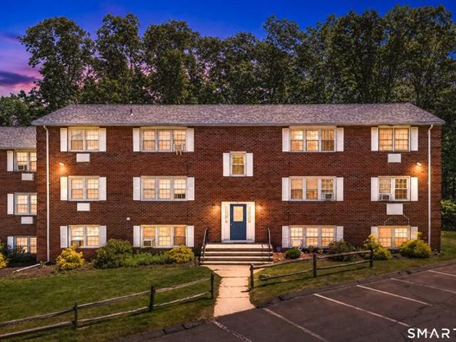 41 Briarwood Ln Apt F, Branford, CT 06405
