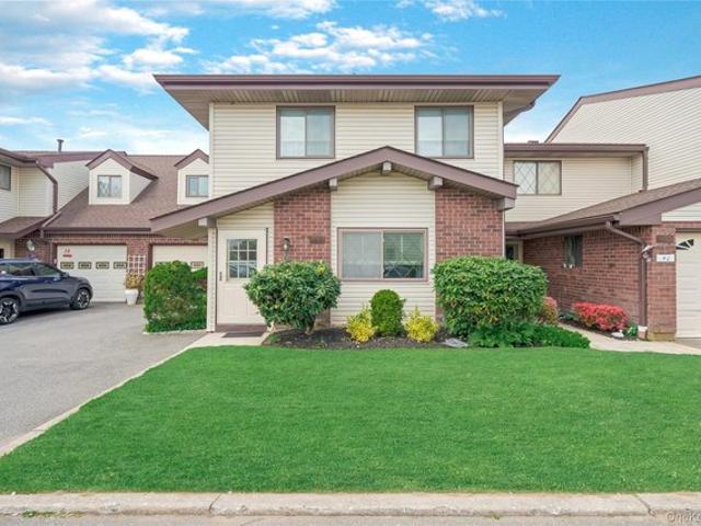41 Cambridge Dr W, Copiague, NY 11726