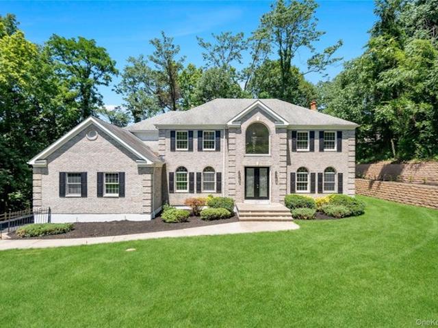 41 Cove Rd, Huntington, NY 11743