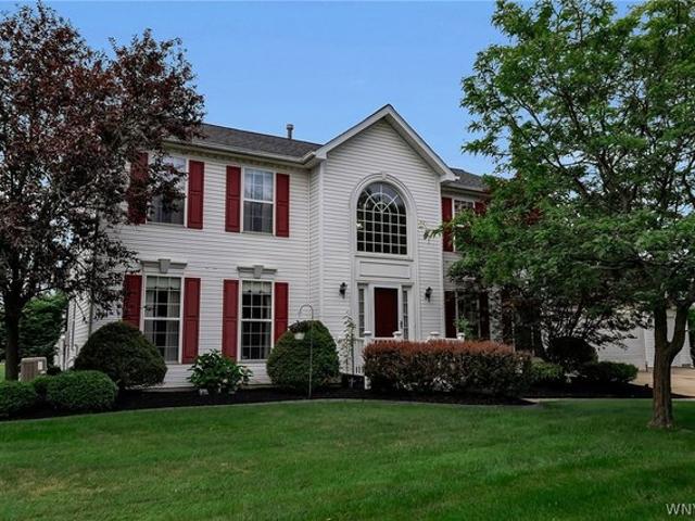 41 Creekwood Dr, Lancaster, NY 14086