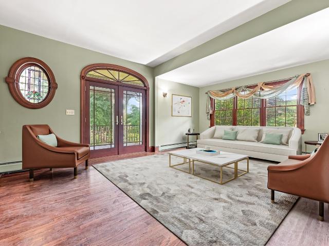 41 Crest Rd