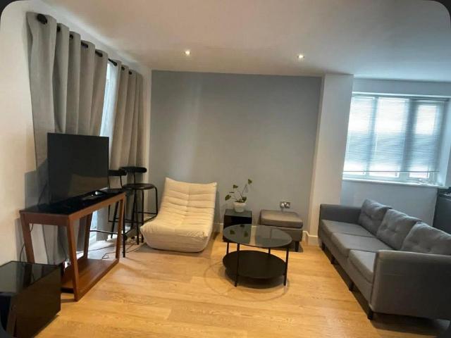 41 Deptford Bridge, London SE8 2 bed flat to rent £2,400 pcm £554 pw