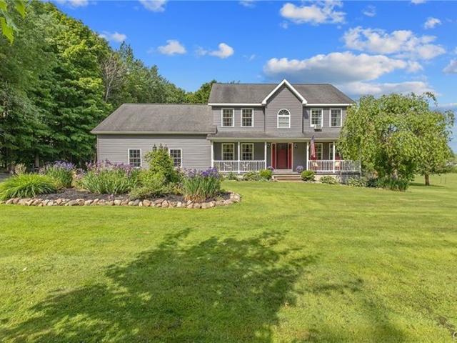41 Donovan Dr, Oswego, NY 13126