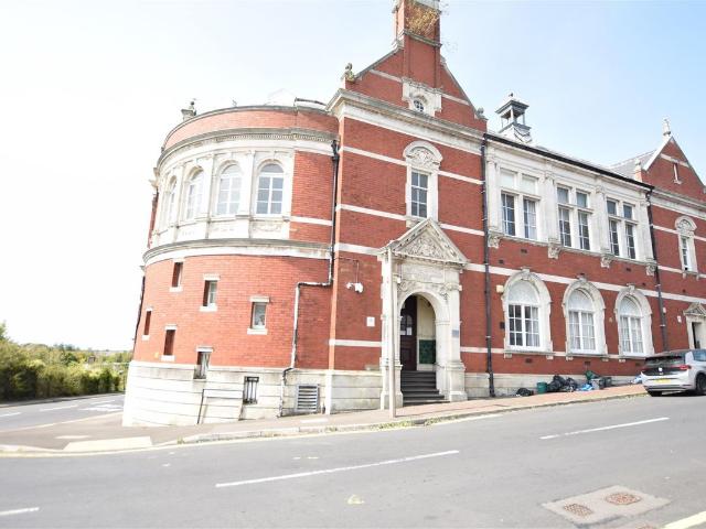 41 Dock View Road, Barry CF63, 2 bed flat to rent, £750 pcm | PrimeLocation