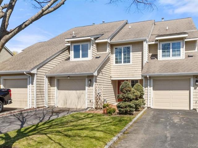 41 Doral Ln Unit 41, Bay Shore, NY 11706