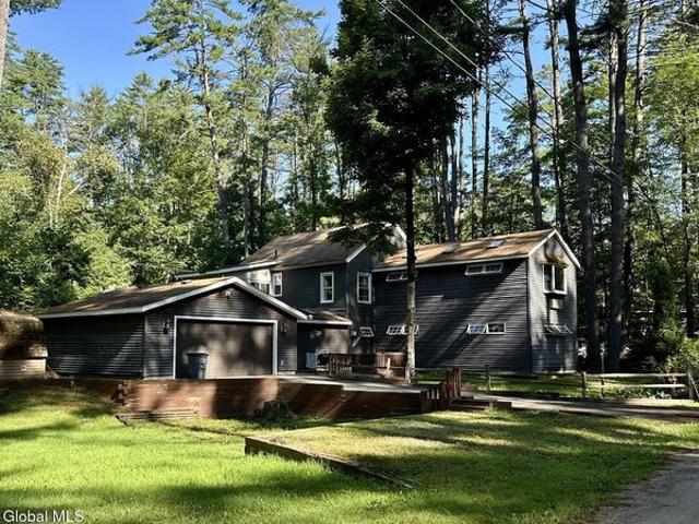 41 Dubois Ln, Lake Luzerne, NY 12846