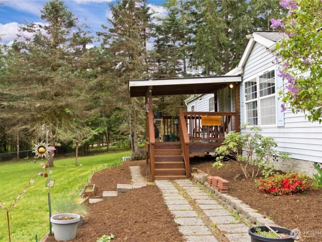 41 E Bay Heights Dr, Allyn, WA 98524 | MLS #2515