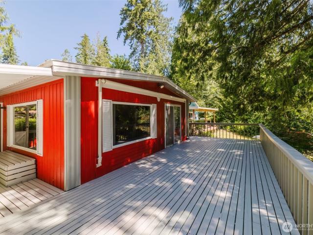 41 E Pickering Place