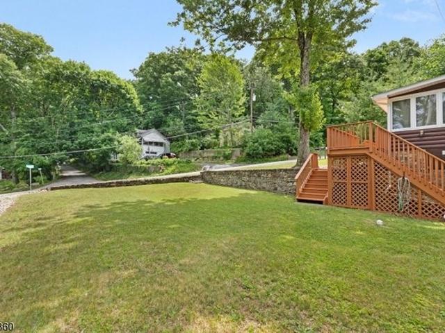 41 E Shore Rd, Jefferson Township, NJ 07849