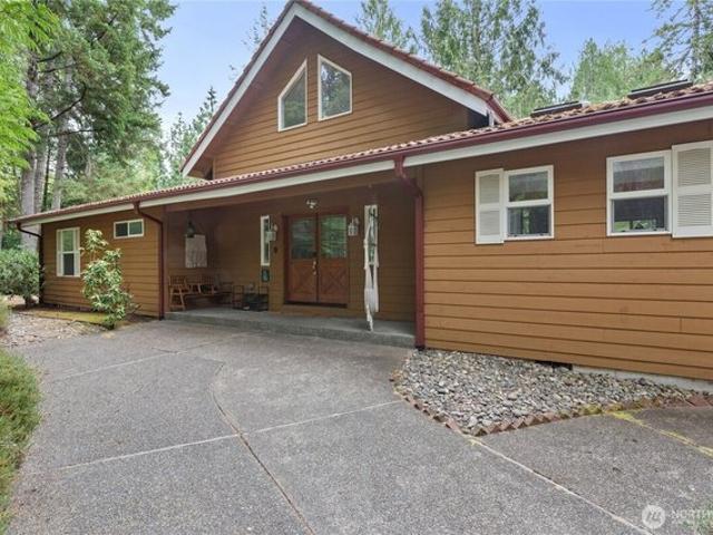 41 E Westlake Pl, Allyn, WA 98524