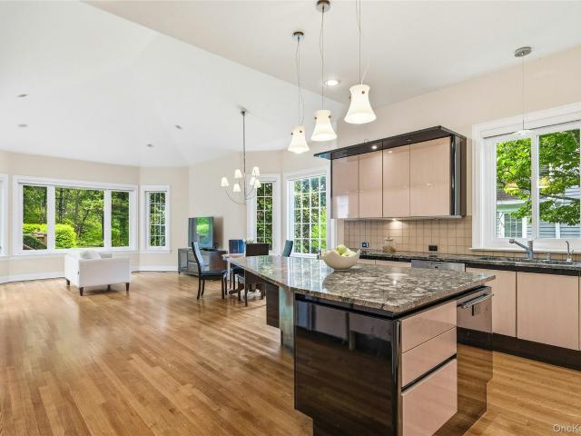 41 Evergreen Cir, Manhasset, NY 11030 | MLS #990416