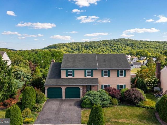41 Flint Ridge Dr, Shillington, PA 19607