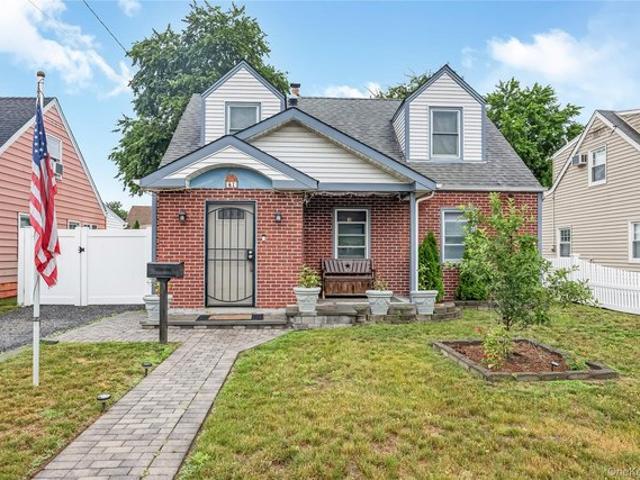 41 Haig Rd, Valley Stream, NY 11581