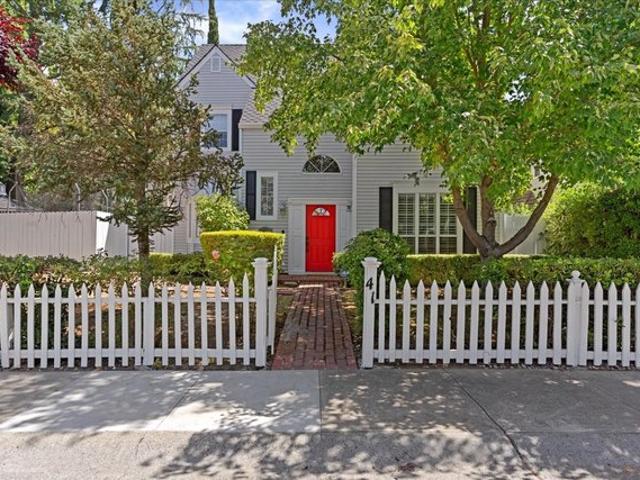 41 Heritage Wood Cir, Sacramento, CA 95831