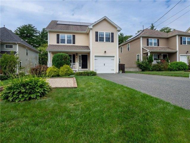 41 Hickory Rd, Cumberland, RI 02864