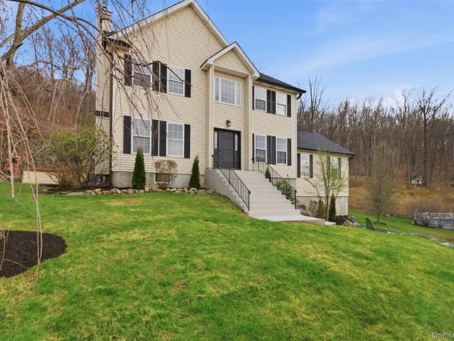 41 Hickory Rd, Sloatsburg, NY 10974