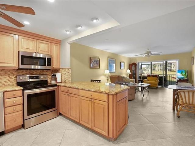 41 High Point Cir S Apt 107, Naples, FL 34103
