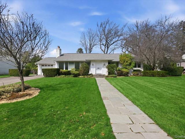 41 Highfield Ln, East Hills, NY 11577 | MLS #985774 | Compass