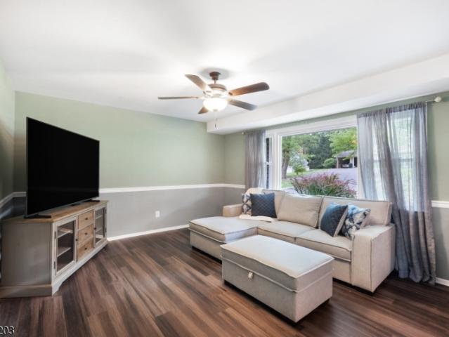 41 Holly Glen Ln