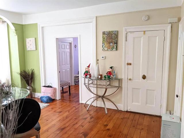 41 Hutton St # 1