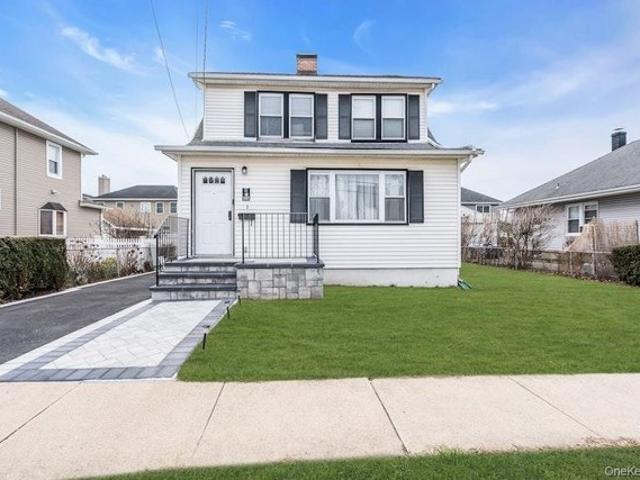 41 Jerome Ave, Mineola, NY 11501