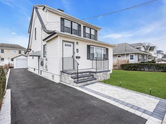 41 Jerome Ave, Mineola, NY 11501