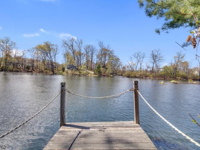 41 Lakewood Dr