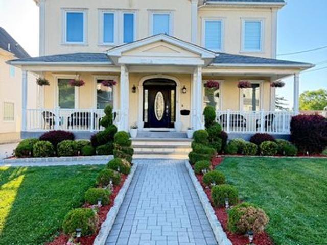 41 Livingston Ave, Lyndhurst, NJ 07071