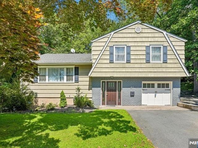 41 Magnolia Ave, Montvale, NJ 07645
