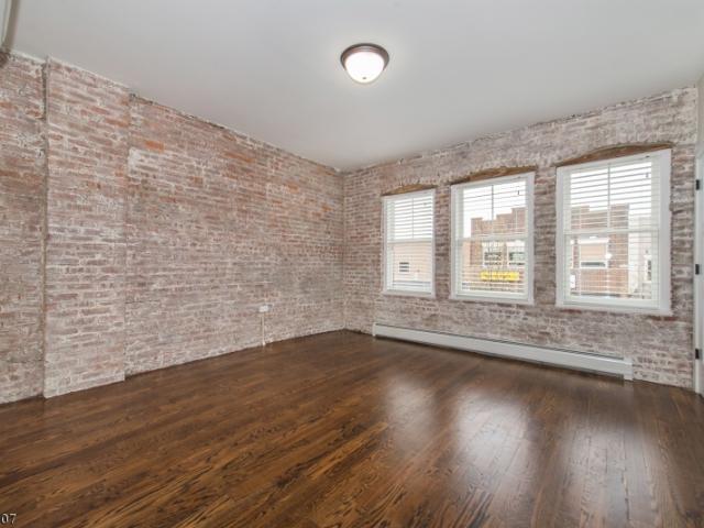 41 Main St # 3